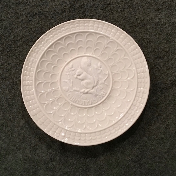 Belleek | Accents | Belleek Christmas Plate 981 The Red Squirrel 2 Of 2 ...